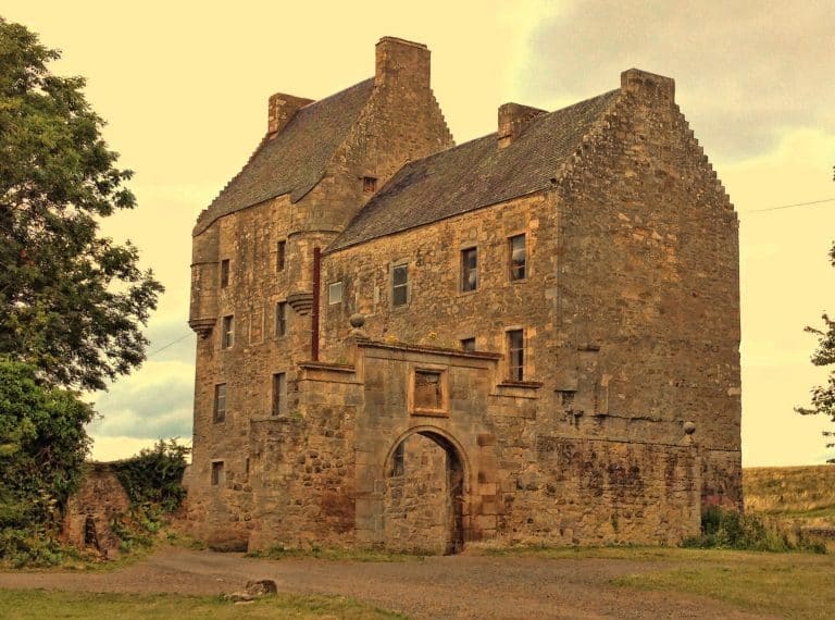 Is there a real Lallybroch in Scotland ? - Private Custom Tours Edinburgh